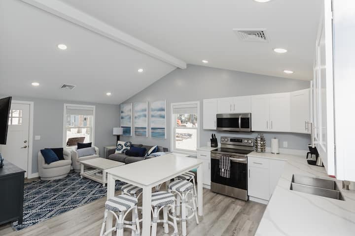 Private Beach • Lake Huron • 7 Guests • Sand Point - Caseville, MI