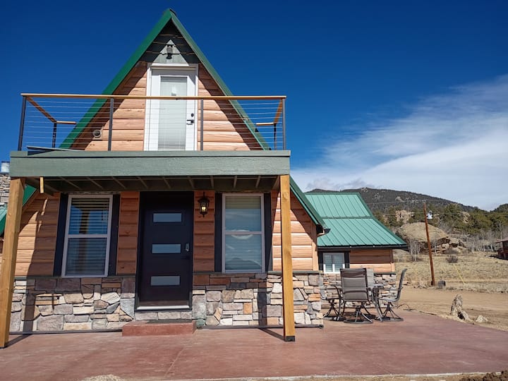 Hummingbird Cabin - Steam Shower* - Hot Tub! - Reservoir, Lake George