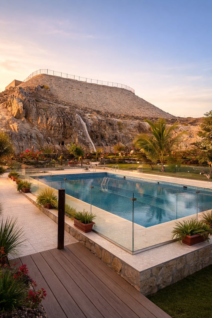 منتجع فاخر بمسبح خاص وشلالات - Jedda