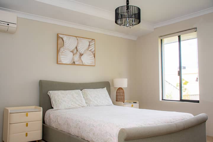 Spacious 4bed Family Home | Near Beach & Fremantle - Perth