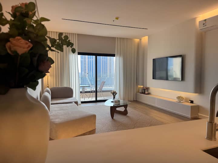 Modern Lake View Apt | Qled Tv | Pool | 4 Guests - Arabie saoudite