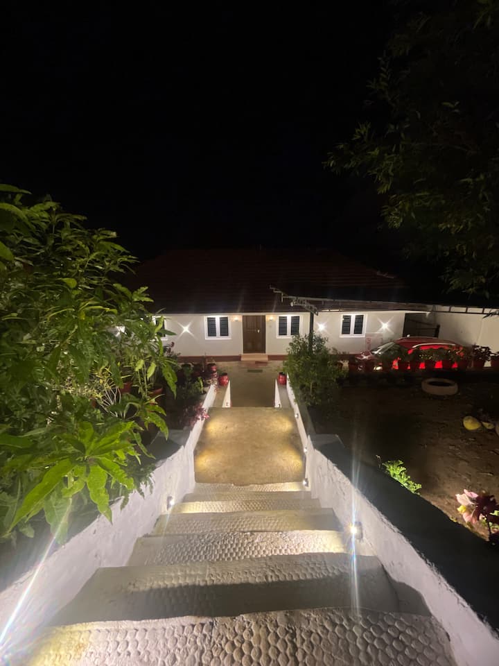 Emnic Cottage,60 Year Heritage Tharavad In Meppadi - Kerala