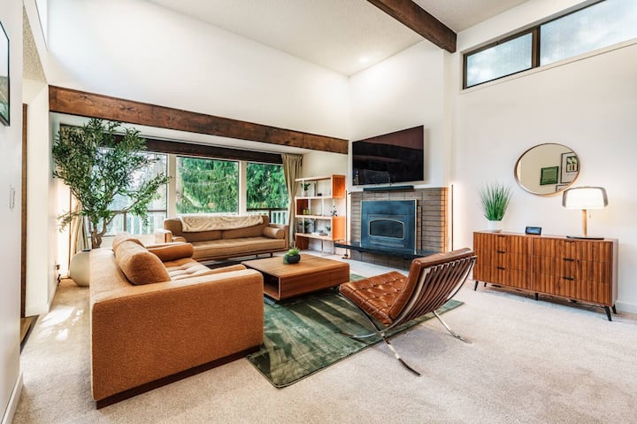 Spacious Family 4br Home W/ Deck & Workspaces - Federal Way, WA