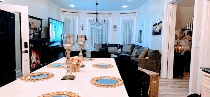 Victorian Home Comfortable Stay With Historic Home - Dover, DE