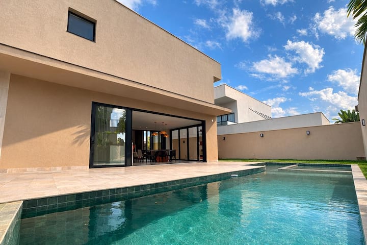 Casa Com 5 Suítes E Piscina Em Condomínio Na Go020 - Brazil