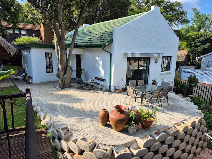 Tranquil Modern Cottage | Solar & Water Backup - Krugersdorp
