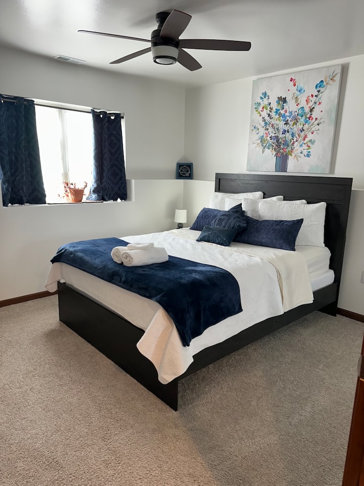 Large 5-bedroom Home Perfect For Groups |Aberdeen - Aberdeen, SD