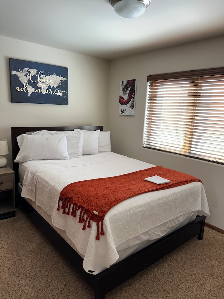 Large 5-bedroom Home Perfect For Groups |Aberdeen - Aberdeen, SD