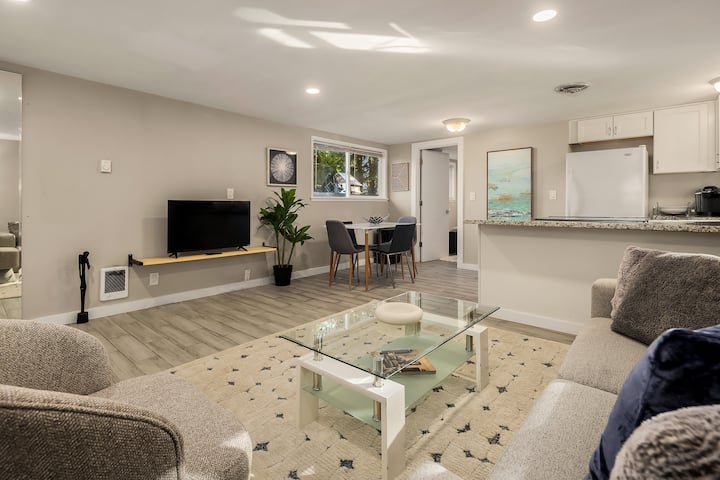 Modern Detached Guest House Close Downtown Edmonds - Edmonds, WA