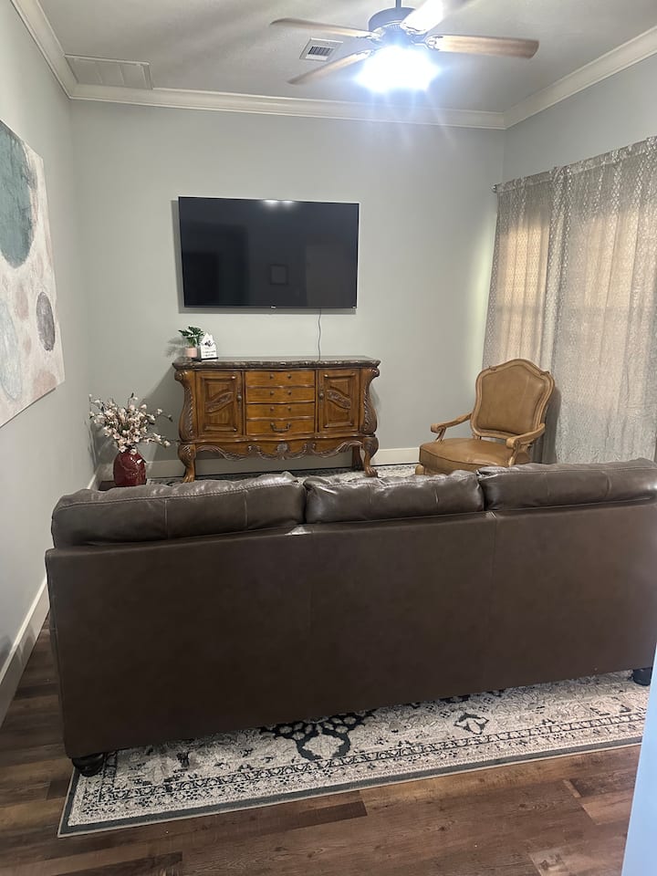 Cozy Downtown Pineville Duplex | Main St Cottage 2 - Alexandria, LA