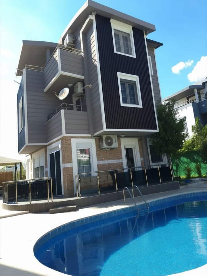 Antalya Kadriye Havuzlu Müstakil Villa - Belek