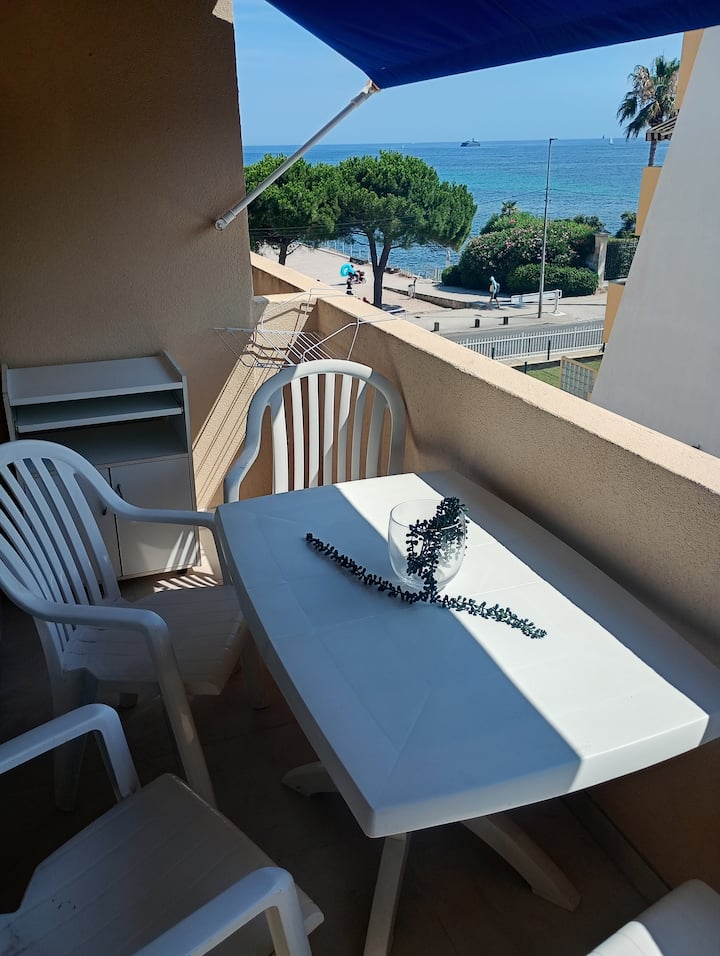 Front De Mer à 20 Mètres De La Plage, Appart T3 - La Ciotat