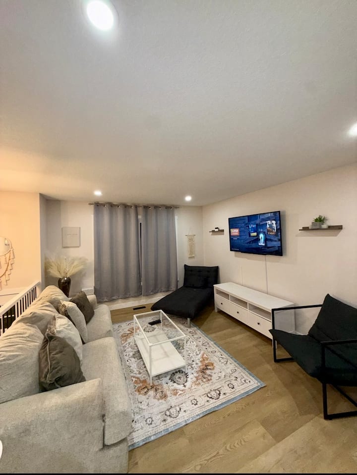 Renovated Home | 8 Mins To Rockyview Hospital - Calgary