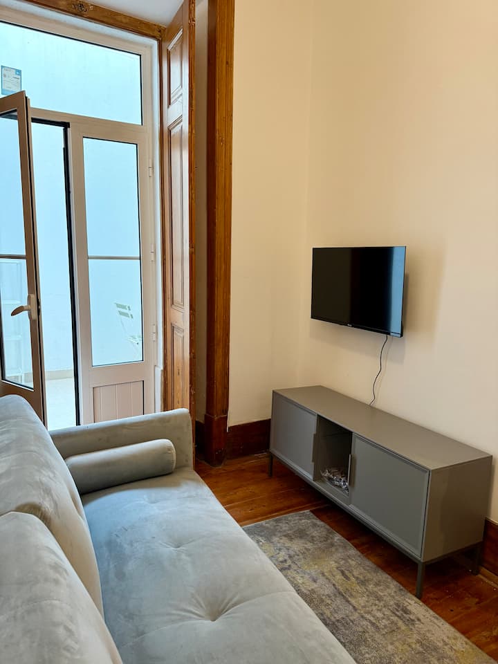 Lovely T2 Apartment Steps From São Jorge Castle - Lizbona