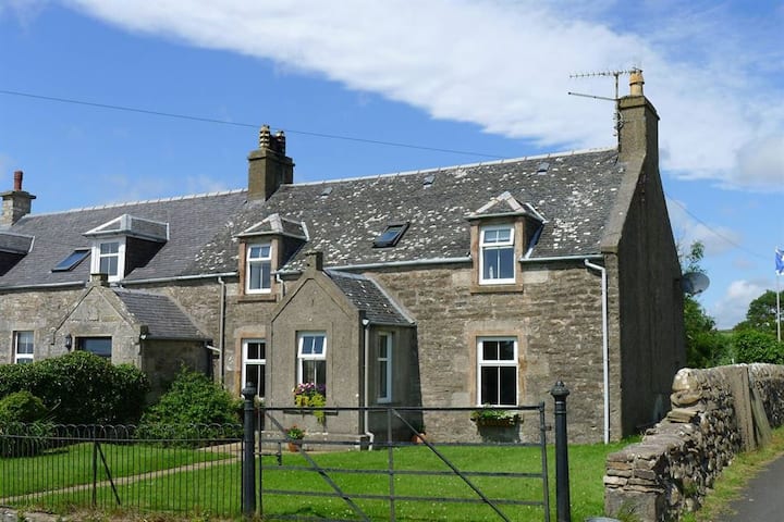 Charming Arran Schoolhouse | Near To Beach - Arran