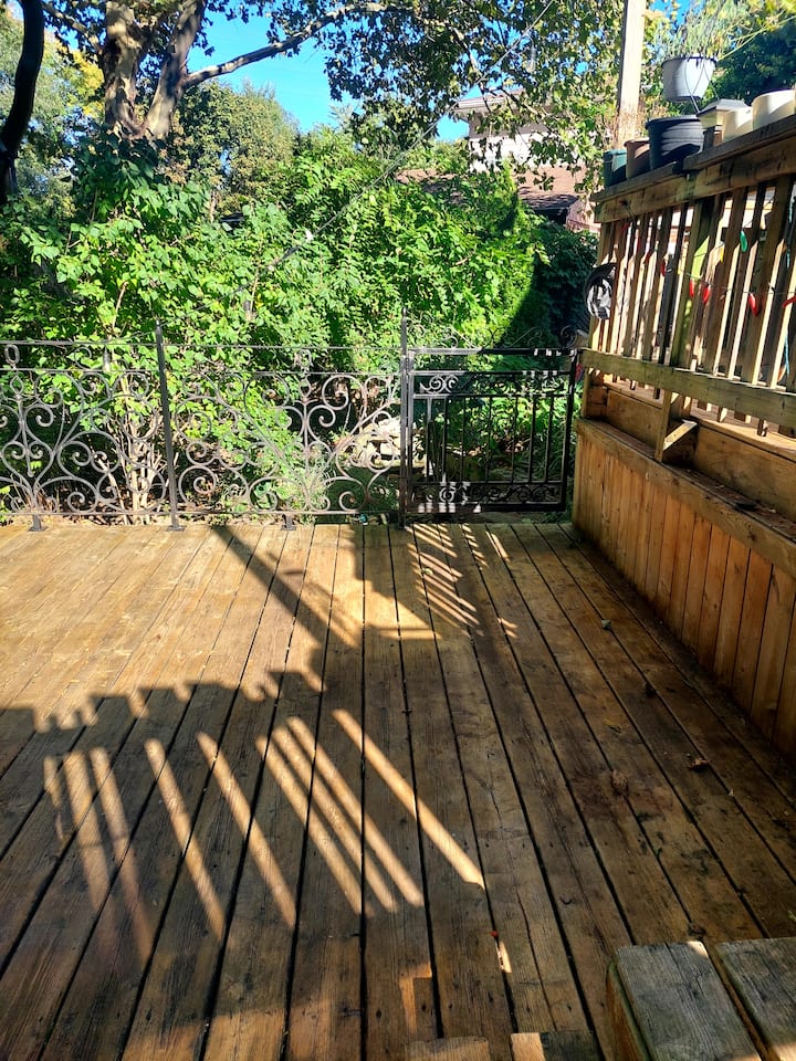 Large, Bright 2 Bedroom House With Den - Oakville