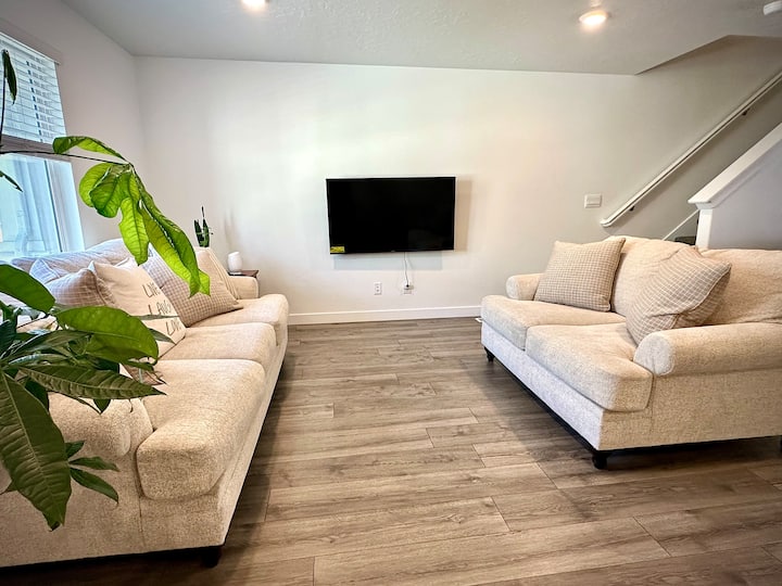 1 Of 2 Rooms • 5 Min To Provo Airport - Springville, UT