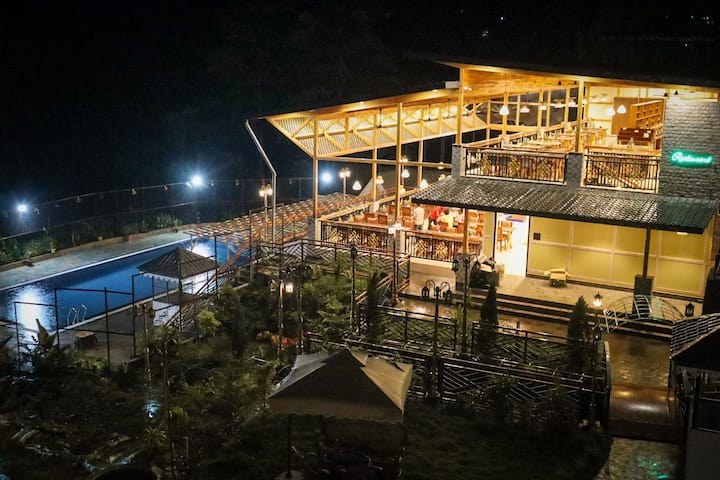 Immaculate Resort W/ Hill Views & Home Food - Aritar