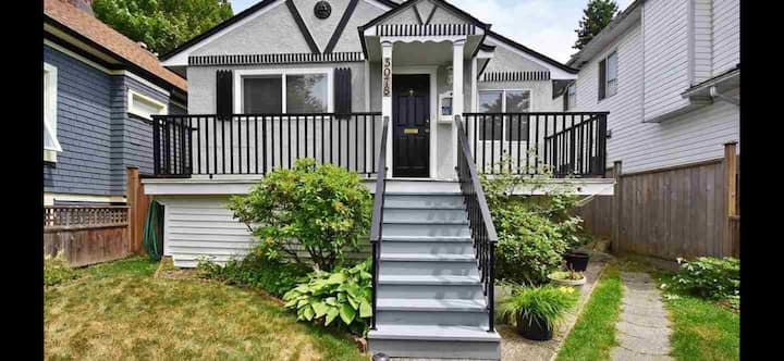 Entire 4 Br 2 Ba Family Home In Central Location - Vancouver