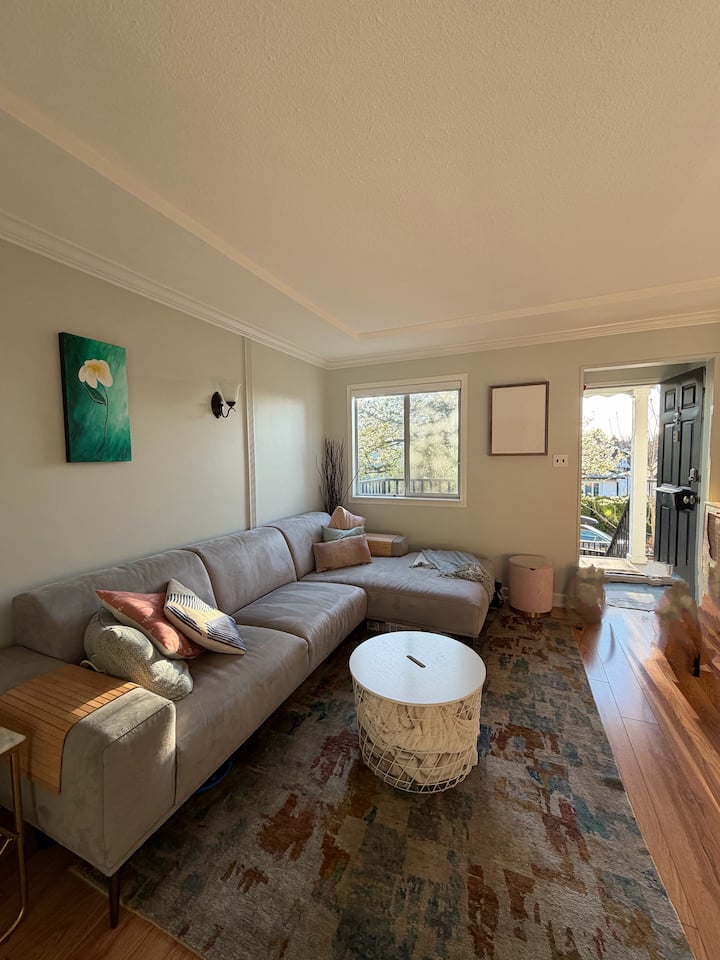 Bright & Spacious Full Family Home - Vancouver