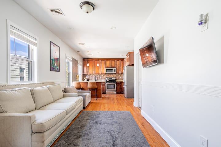Spacious 2br-1ba-4 Beds | Nyc | Ewr | Free Parking - Bayonne, NJ