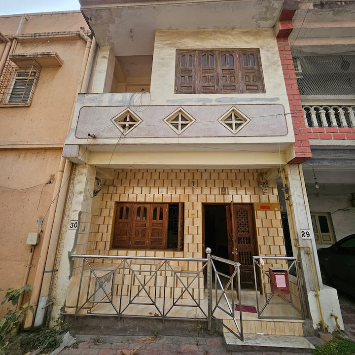 Independent Row House In Posh Area Of Surat - Surat
