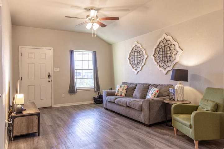 Cozy, Family-friendly Home With Fenced In Yard. - Harker Heights, TX