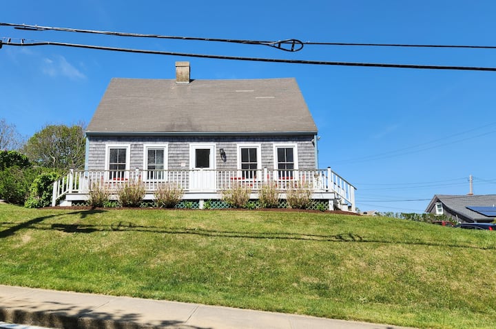 Charming Block Island Retreat
Walk To Town & Beach - New Shoreham, RI