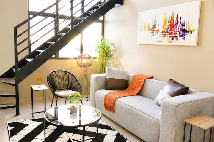 Rosebank Loft|skyline Views+walk To Mall&gautrain - Randburg
