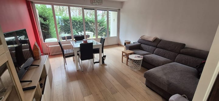 Une Chambre Spacieuse Dans Une Résidence Calme - Lake Annecy