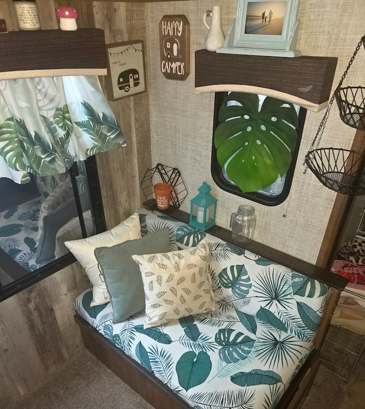Rv Living- Arlington - Arlington, TX