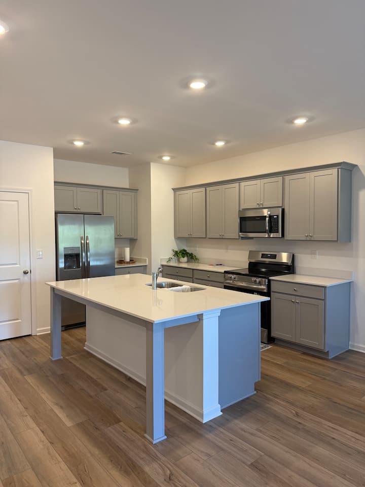 Comfort Living Townhouse - Milledgeville, GA