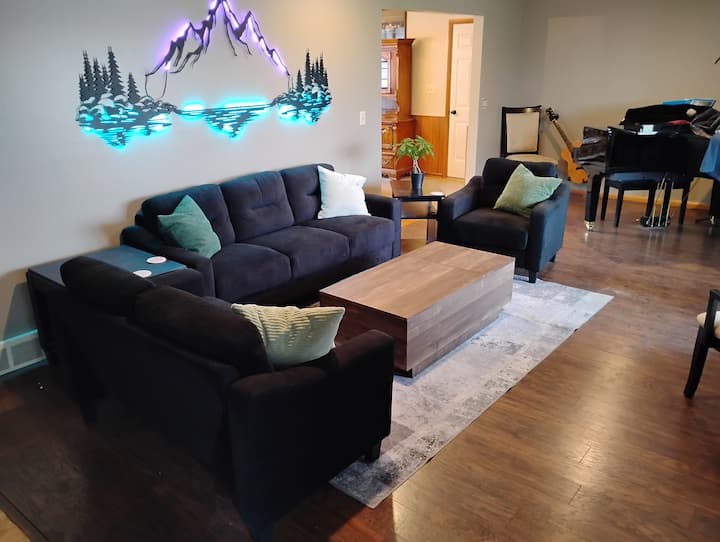 Country Comforts Near Frankenmuth (Master +2child) - Splash Pad, Flint