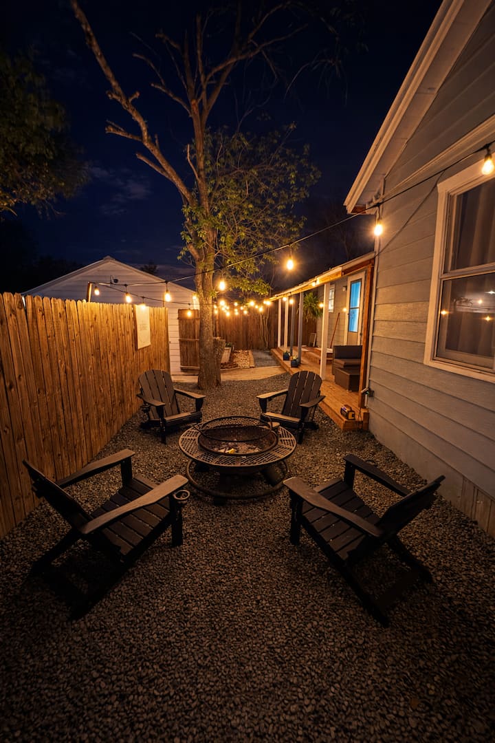 Walk To Downtown • Fire Pit • Cozy 3br Retreat - Kerrville, TX