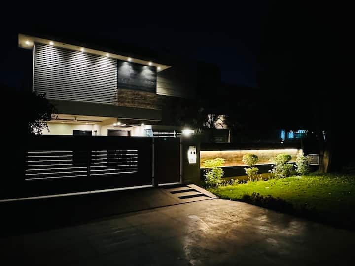 Ultra Modern 3bhk Private House | Jacuzzi | Dha P4 - Lahore