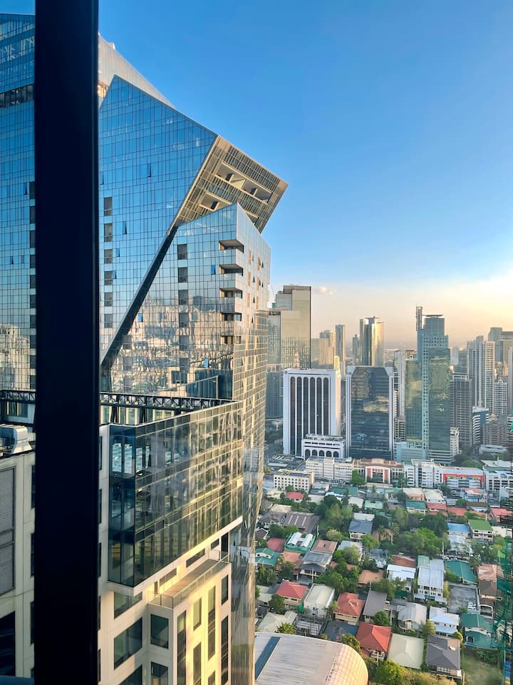 Poblacion High Floor Stay W/ Pool Gym Jacuzzi - Makati