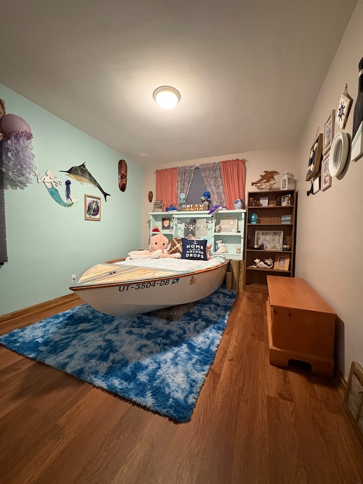 Cat-friendly Retreat W/catio, Themed Rooms & Sauna - Ogden, UT