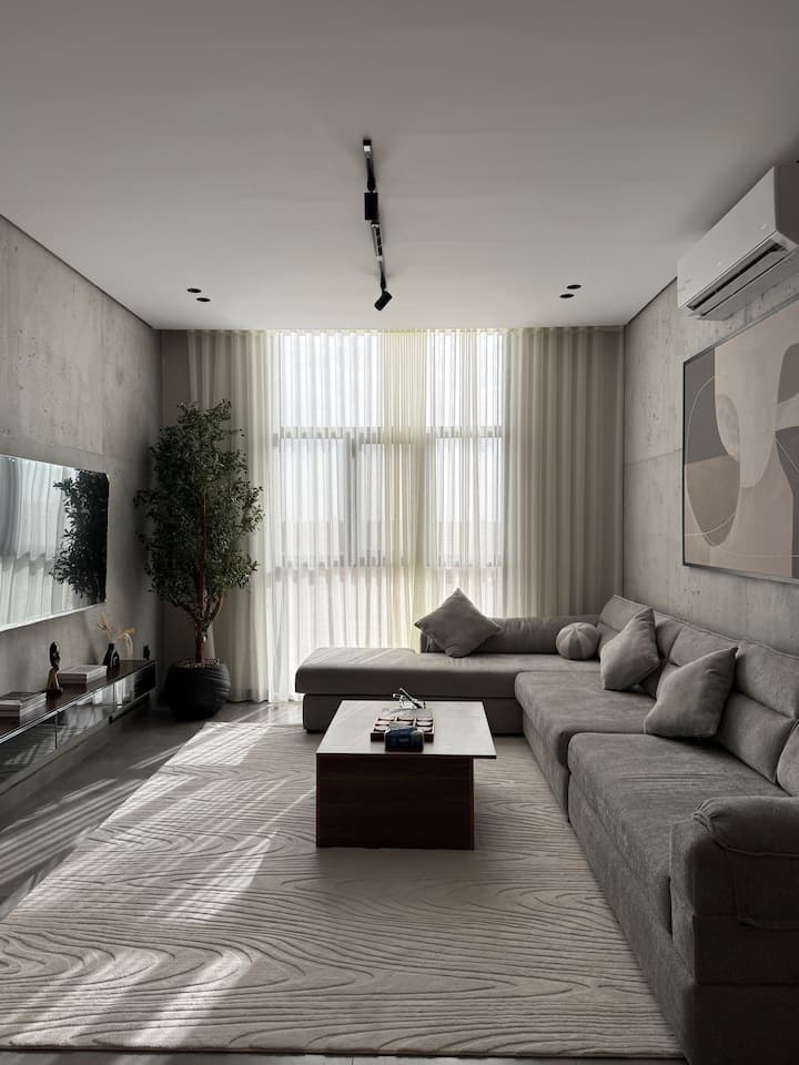شقة بتصميم عصري، تضم غرفتي نوم وصالة أنيقة ومطبخ، - Jeddah