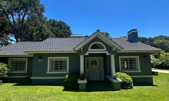 Hermosa Casa Para Descansar, 3 Hab, 2 Baños,
8 Pax - Pinamar