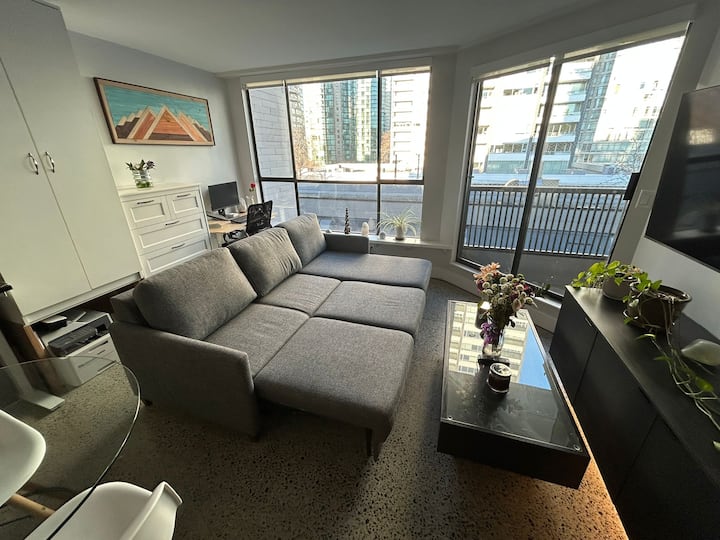 Modern Downtown Apartment W/ Balcony - 밴쿠버