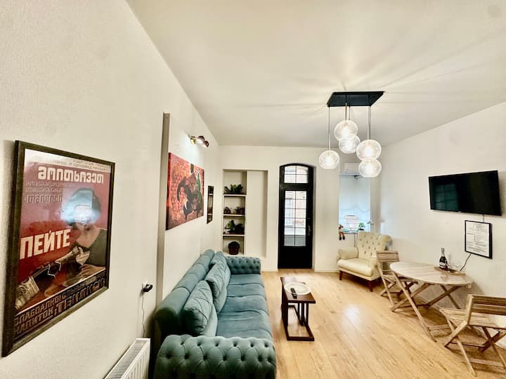 Hidden Gem Near Sameba & Palace: Avlabari 12 - Georgië