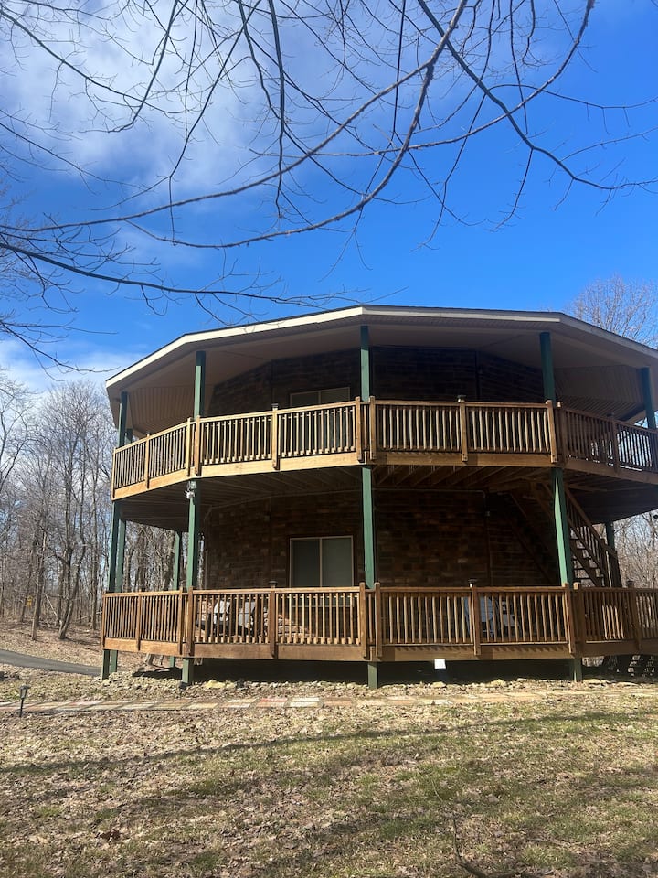 Erin's Lodge, A Vibe For All - North East, PA