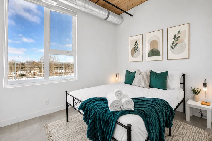 Boutique Stay W/ Sauna | Coffee & City Walks - Calgary