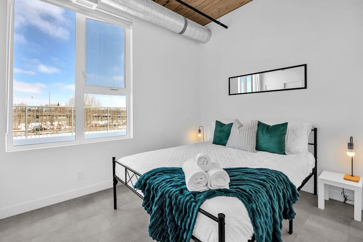 2br Riverfront | Sauna + Views | Stampede Walk - Calgary