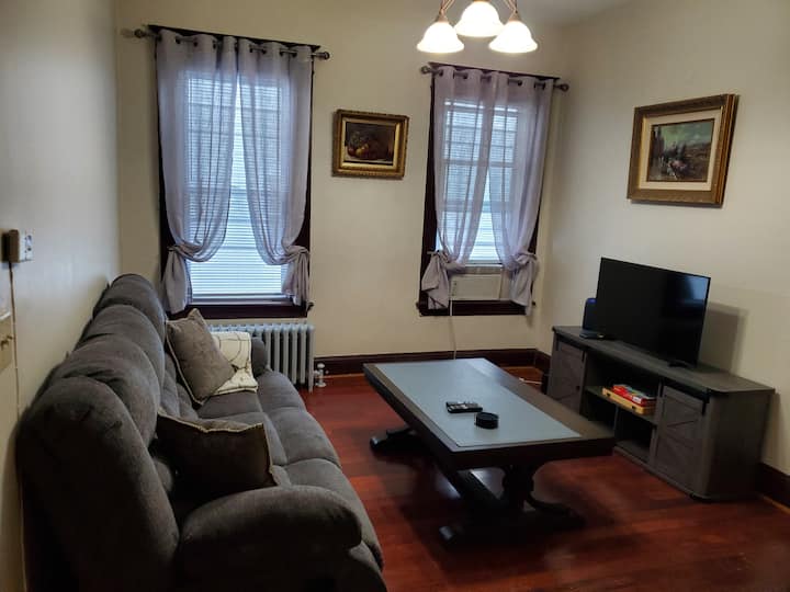 Charming Fully Furnished 2br + Office Next To Amc - Albany, NY