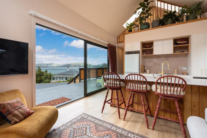 Port Chalmers Harbour View Tiny Home - South Island