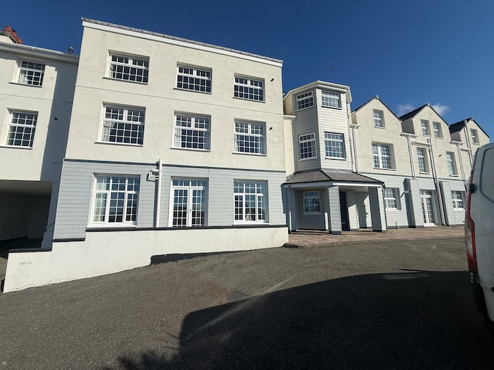 Pool Table-pet Friendly-beach Access-garden - Trearddur Bay