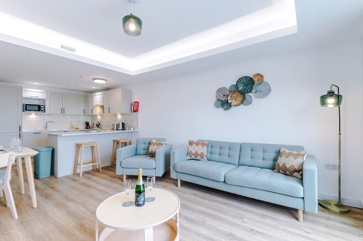 Spacious Duplex With Balcony - Aéroport de Manchester (MAN)