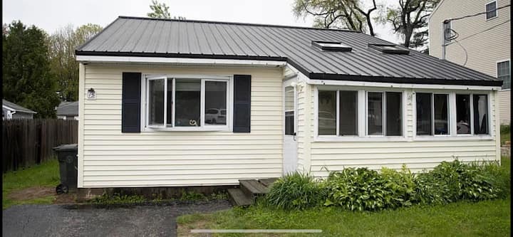 Coastal Town Home For 4 - Saco, ME