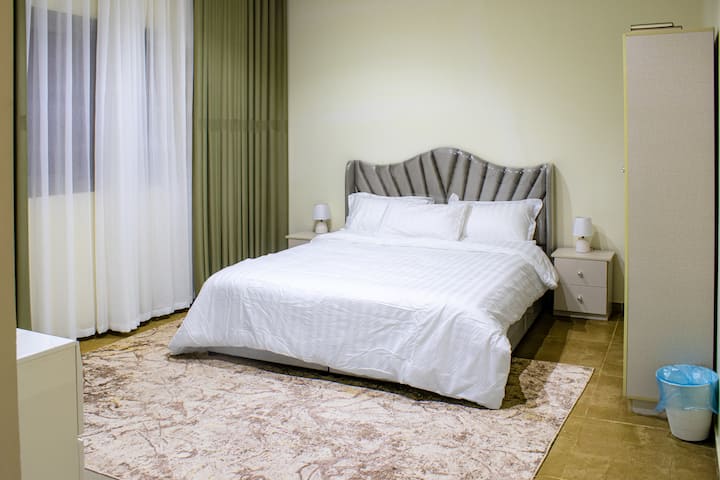 Olive Apt | Spacious 3br Self Check In - Medina